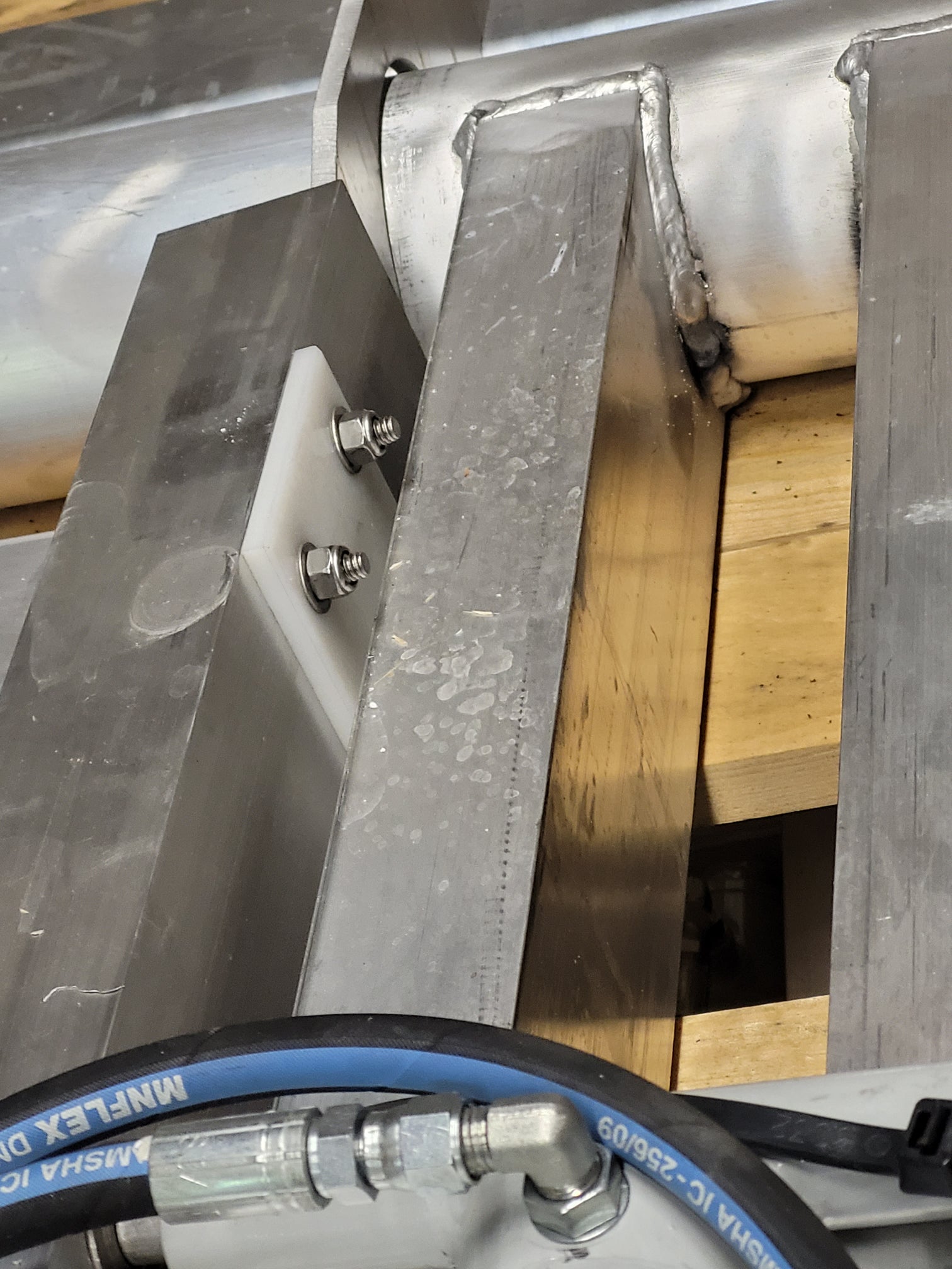 Sea-108 Plastic guides – Sea-Legs Pontoon Lift