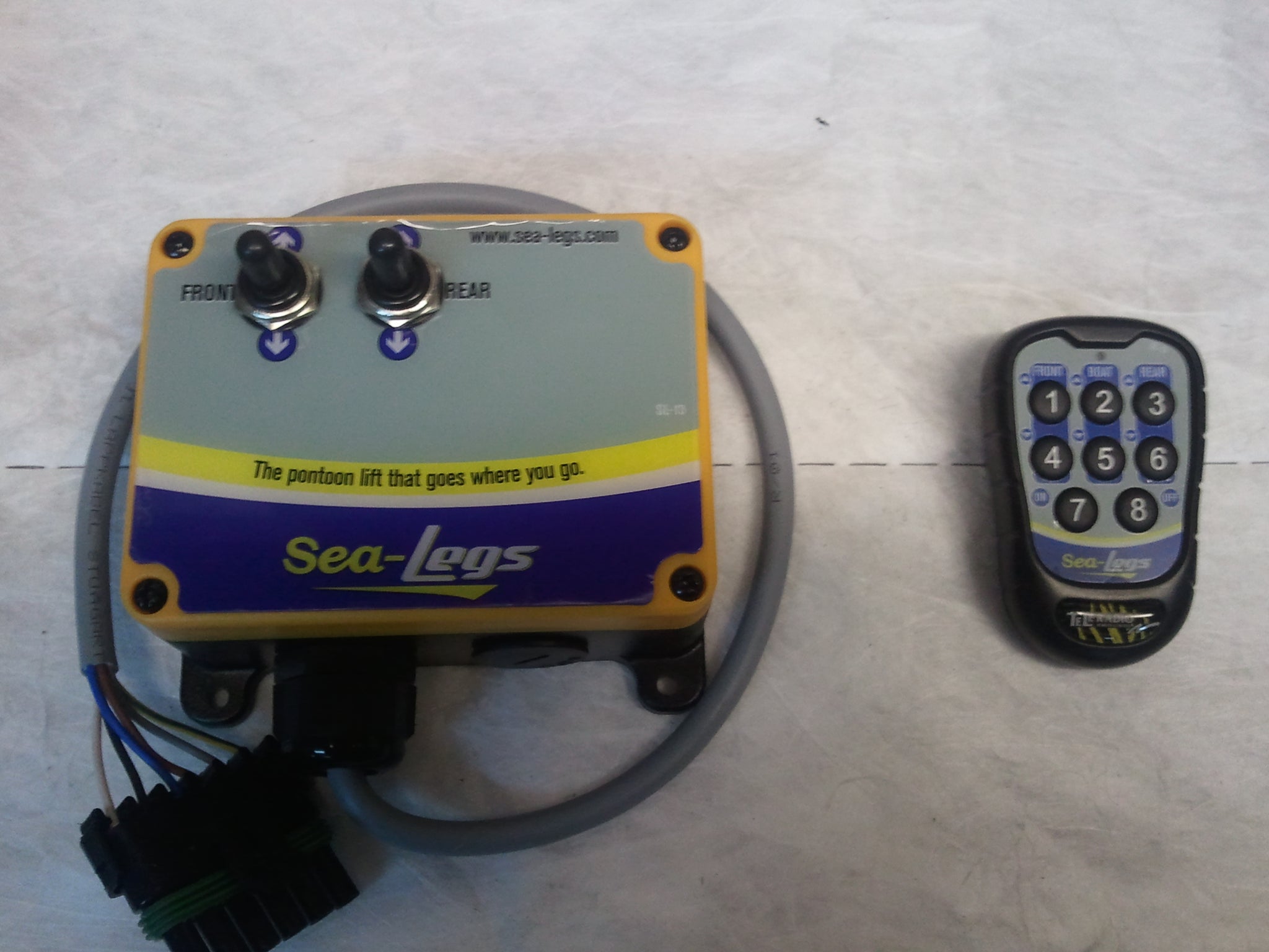 SEA-123 Std TR Remote System – Sea-Legs Pontoon Lift